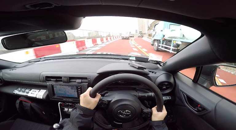 【試乗レビュー編】トヨタ GR86 AT SZグレード試乗記③驚異の爆発的加速力【メリット・デメリット(欠点)】 - PAPER DRIVER LOVERS