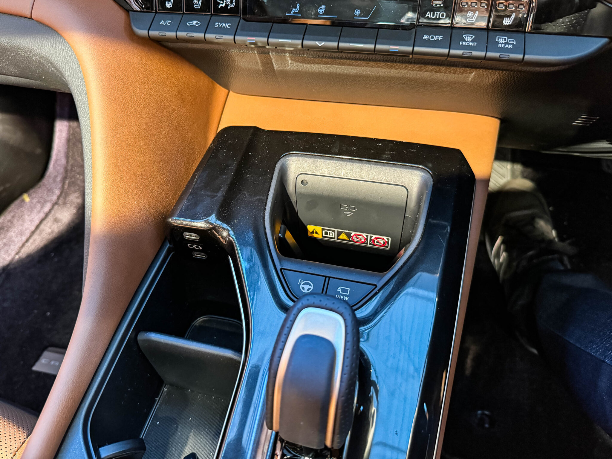 【余裕の空間】クラウンエステート内装編！車内泊できる！シートを倒すと2mの室内空間！ - PAPER DRIVER LOVERS