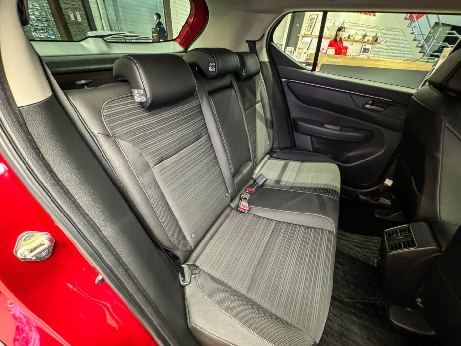 【内装編】ホンダ WR-V Z＋の後部座席が広くてびっくりした！ - PAPER DRIVER LOVERS