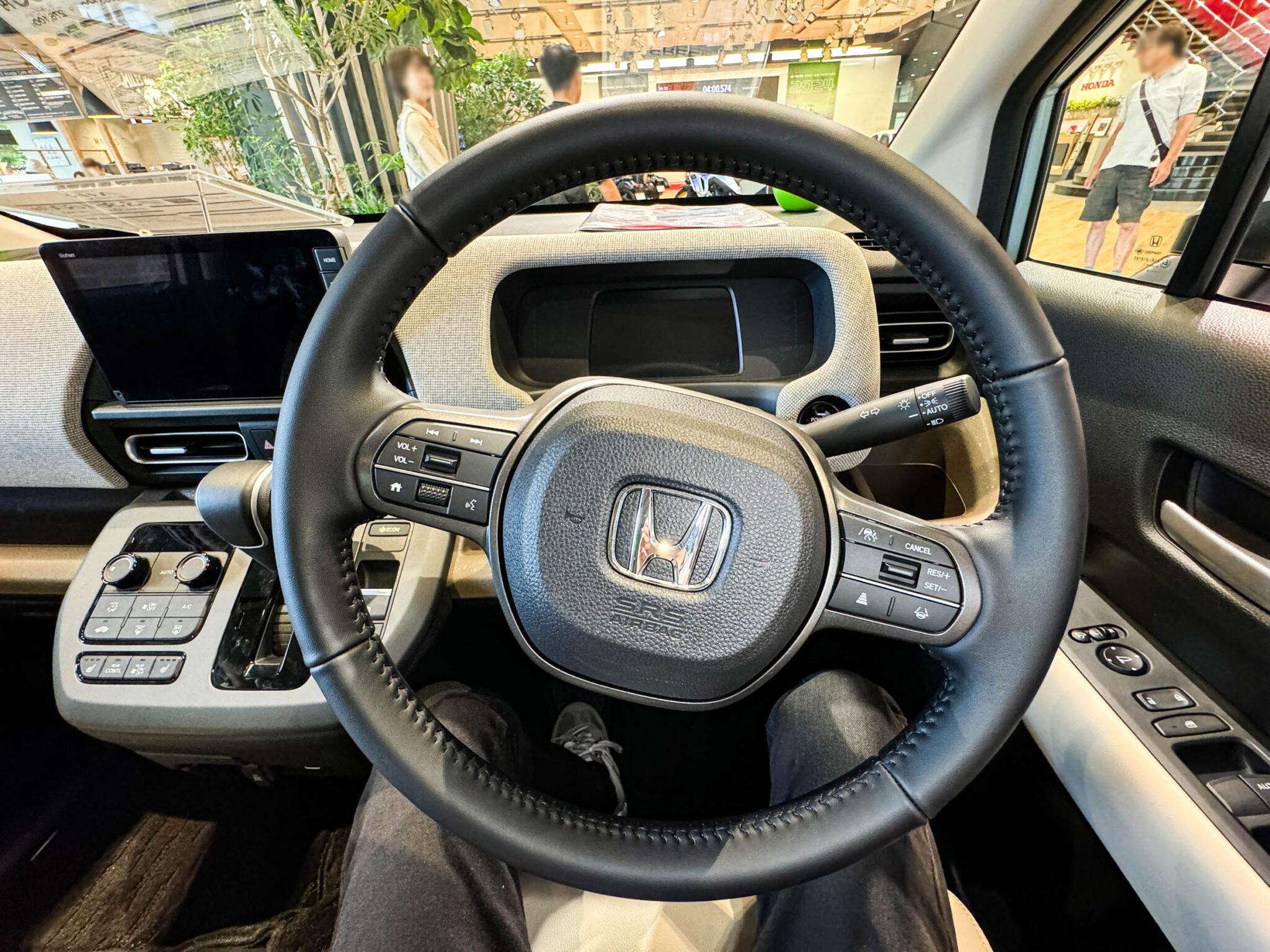 【内装編】新型フリード AIR EXの運転席と2列目キャプテンシートをチェック！ - PAPER DRIVER LOVERS