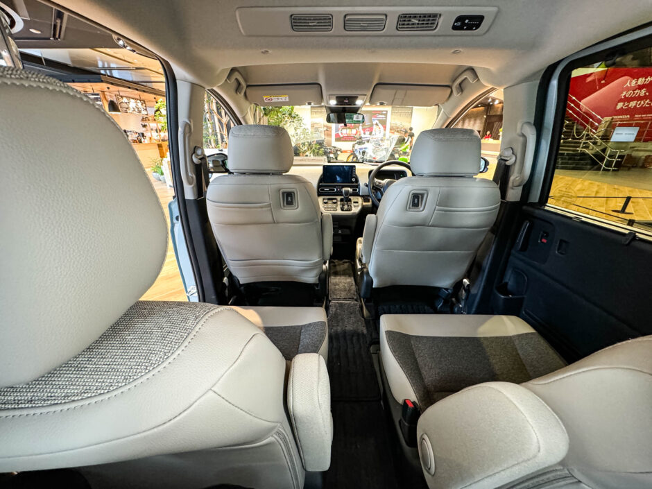 【3列目狭め】新型フリード AIR EX 6人乗りの3列目シートの広さとトランクの内装チェック！ - PAPER DRIVER LOVERS