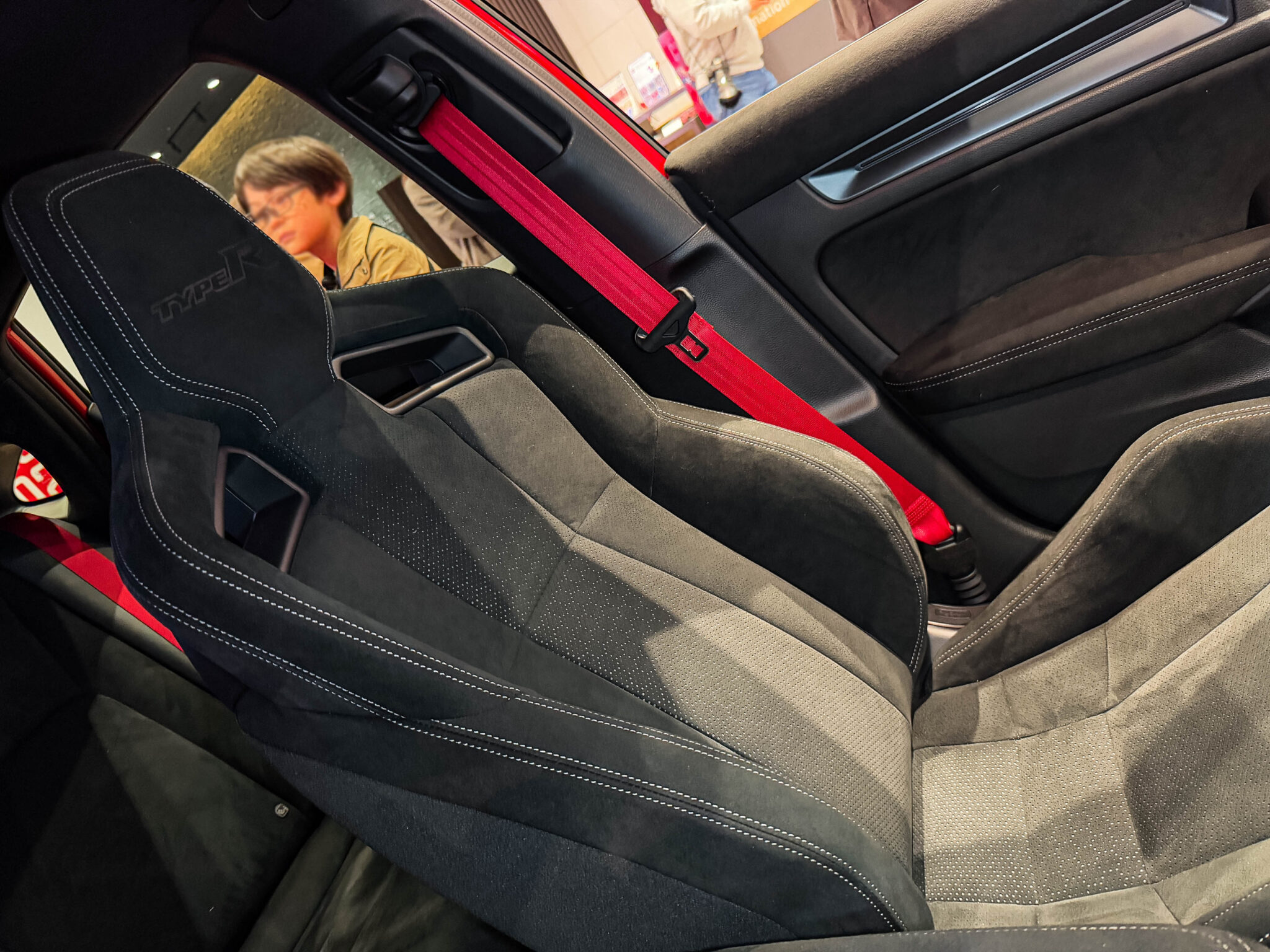 【内装メイン】写真で見るシビック TYPE R Racing BLACK Package：標準モデルとの違いを解説 - PAPER ...