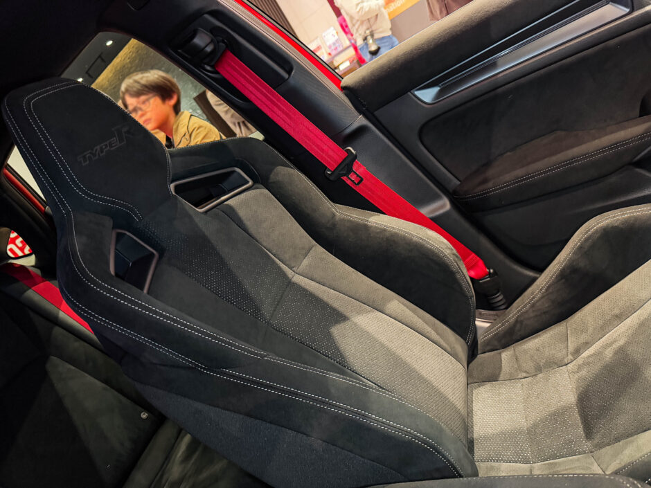 【内装メイン】写真で見るシビック TYPE R Racing BLACK Package：標準モデルとの違いを解説 - PAPER ...