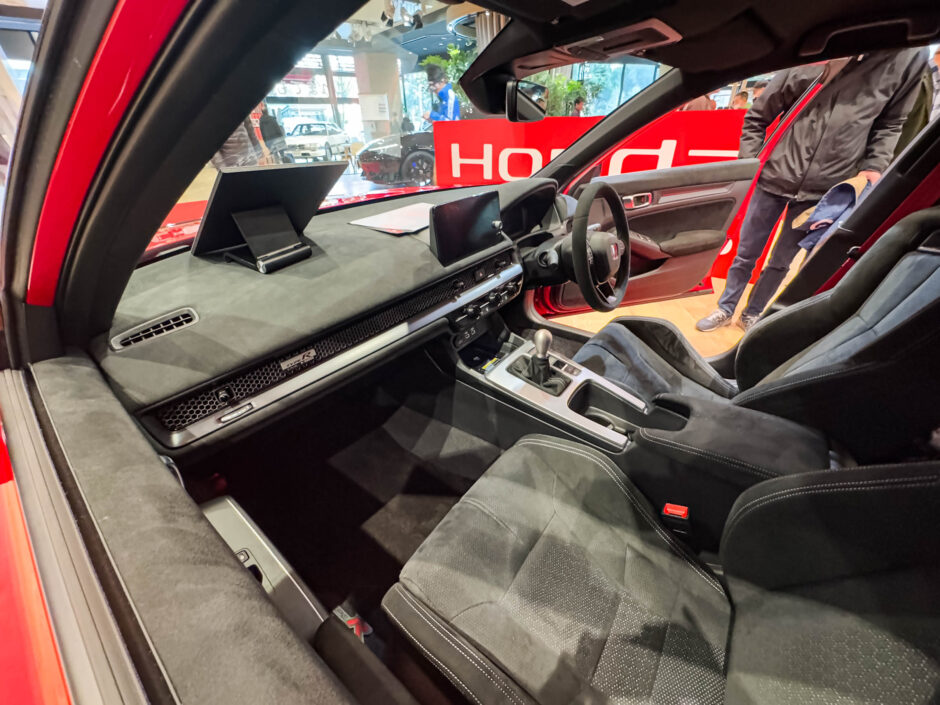 【内装メイン】写真で見るシビック TYPE R Racing BLACK Package：標準モデルとの違いを解説 - PAPER ...