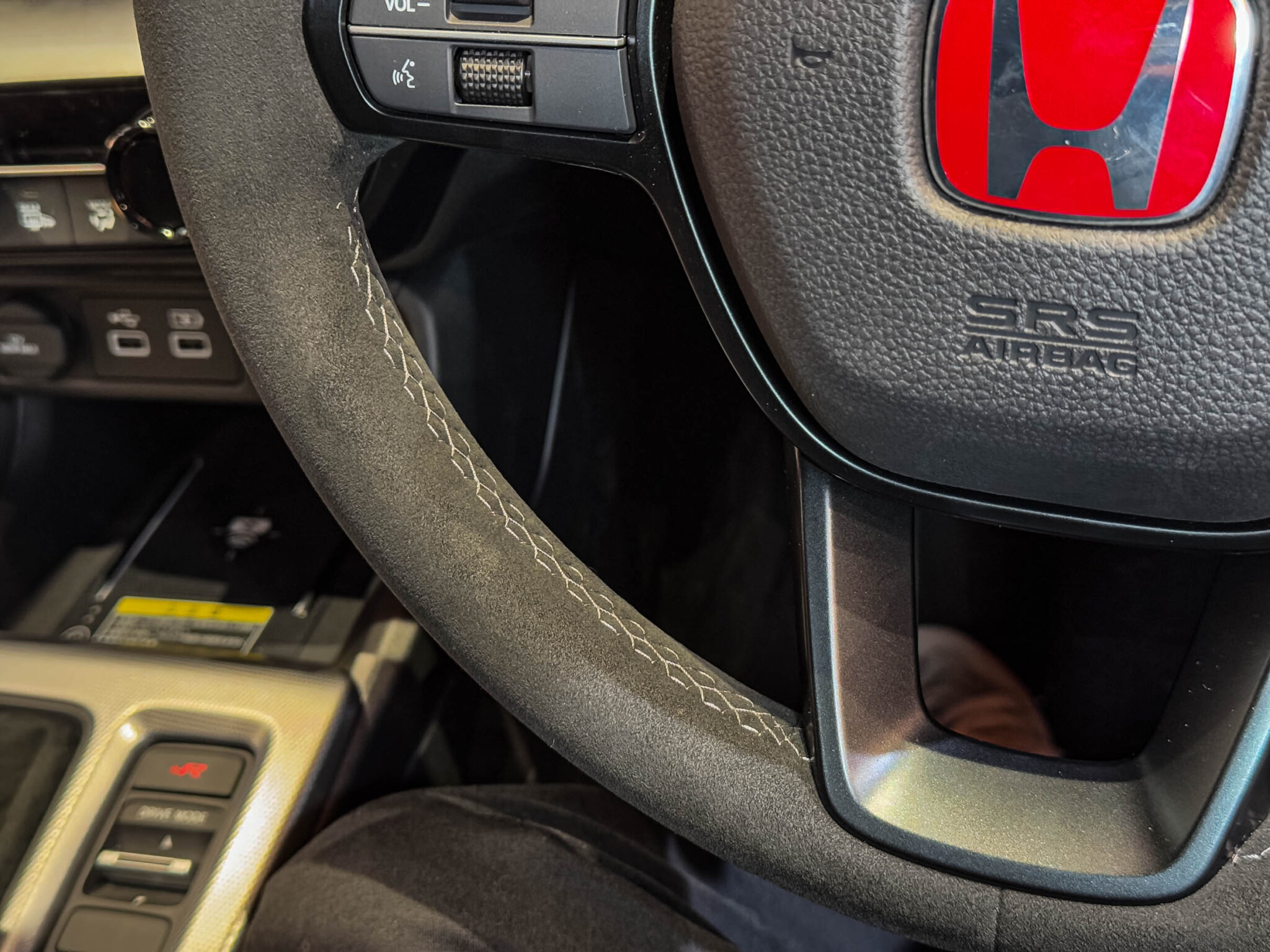 【内装メイン】写真で見るシビック TYPE R Racing BLACK Package：標準モデルとの違いを解説 - PAPER ...