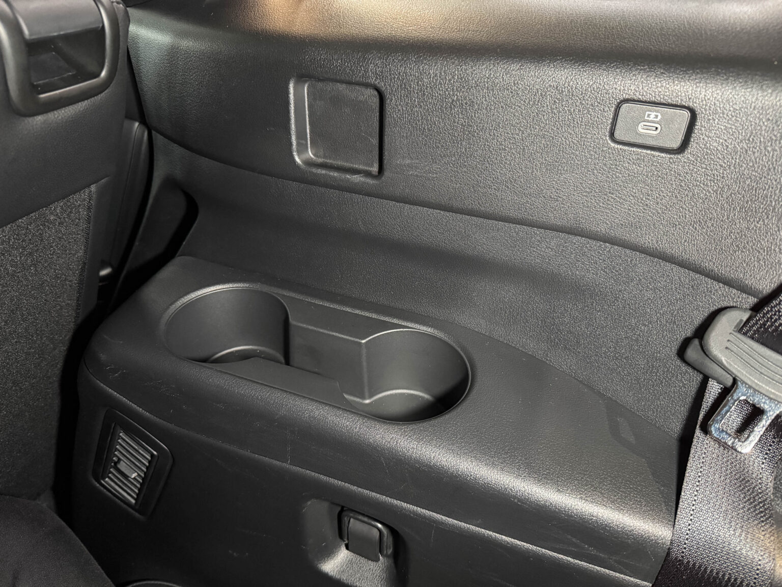 【CX-80後部座席レビュー】2列目・3列目は狭い？見た目以上に余裕がなかったリア空間をチェック！ - PAPER DRIVER LOVERS